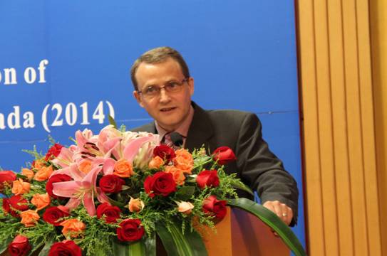 CCS publishes China’s first Blue Book of Canada-加拿大研究中心